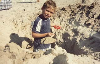 Is Finn Cole Married? Girlfriend, Wife, Net Worth